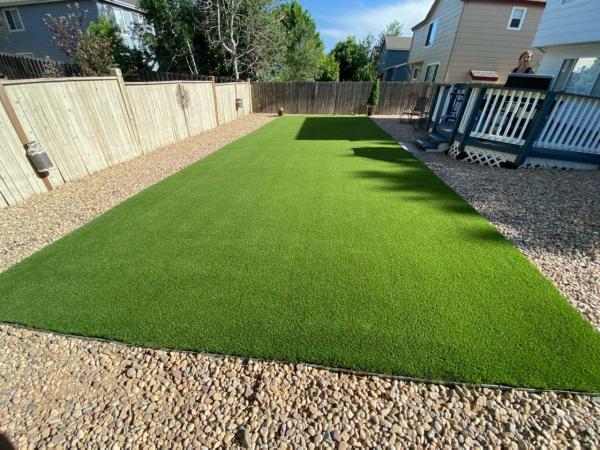 The Best Edging Options for Artificial Grass - InspireScapes